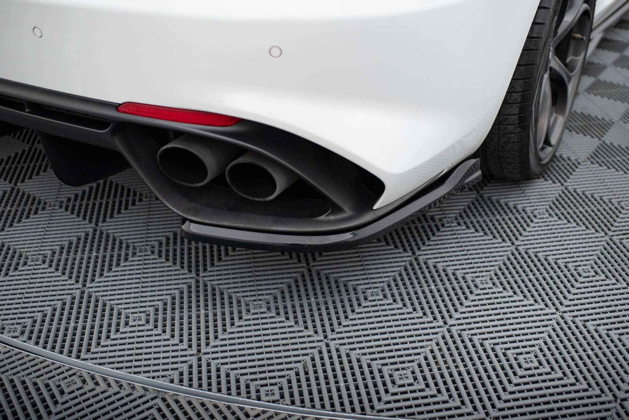 Alfa Romeo Giulia Quadrifoglio - Splitters laterais traseiros ...