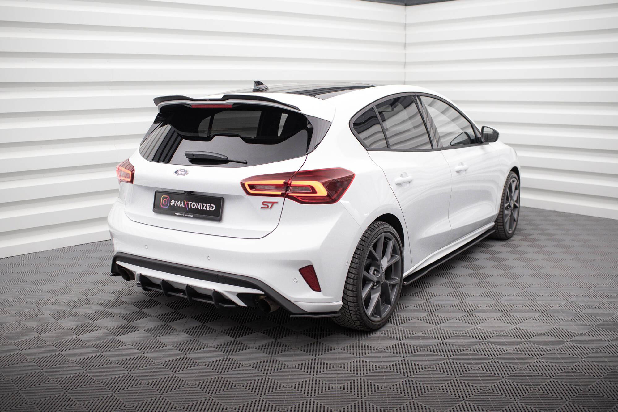 Ford Focus ST Mk4 - Splitters laterais traseiros STREET PRO ...